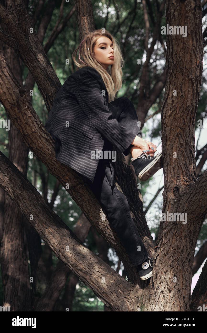 Full body framing hi-res stock photography and images - Alamy