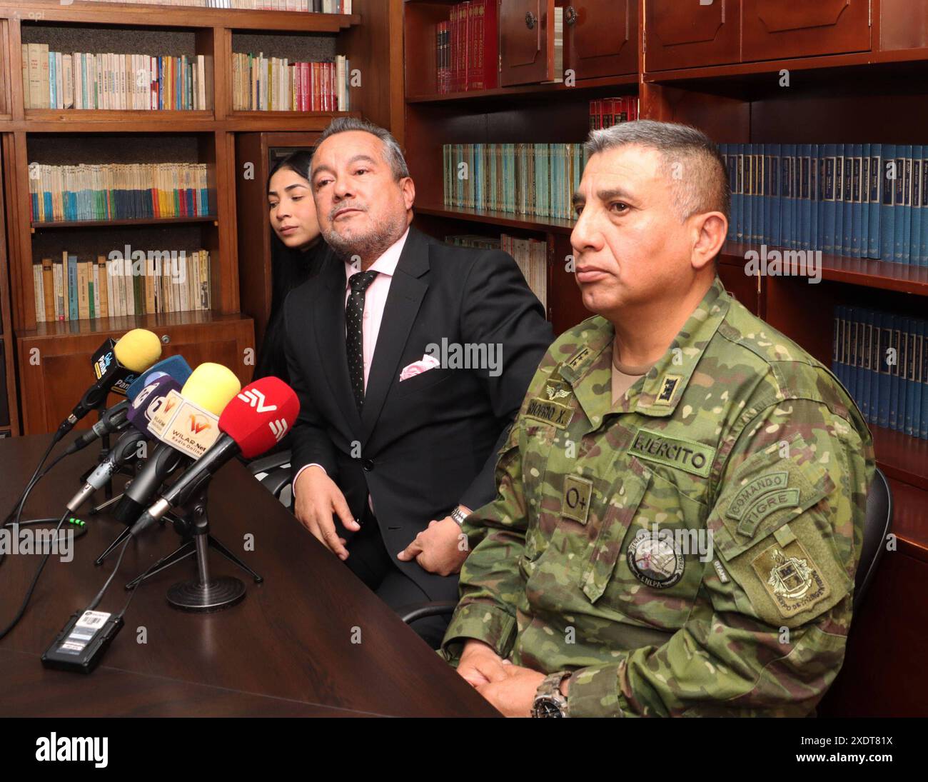 Hablar de cuerpo hi-res stock photography and images - Alamy