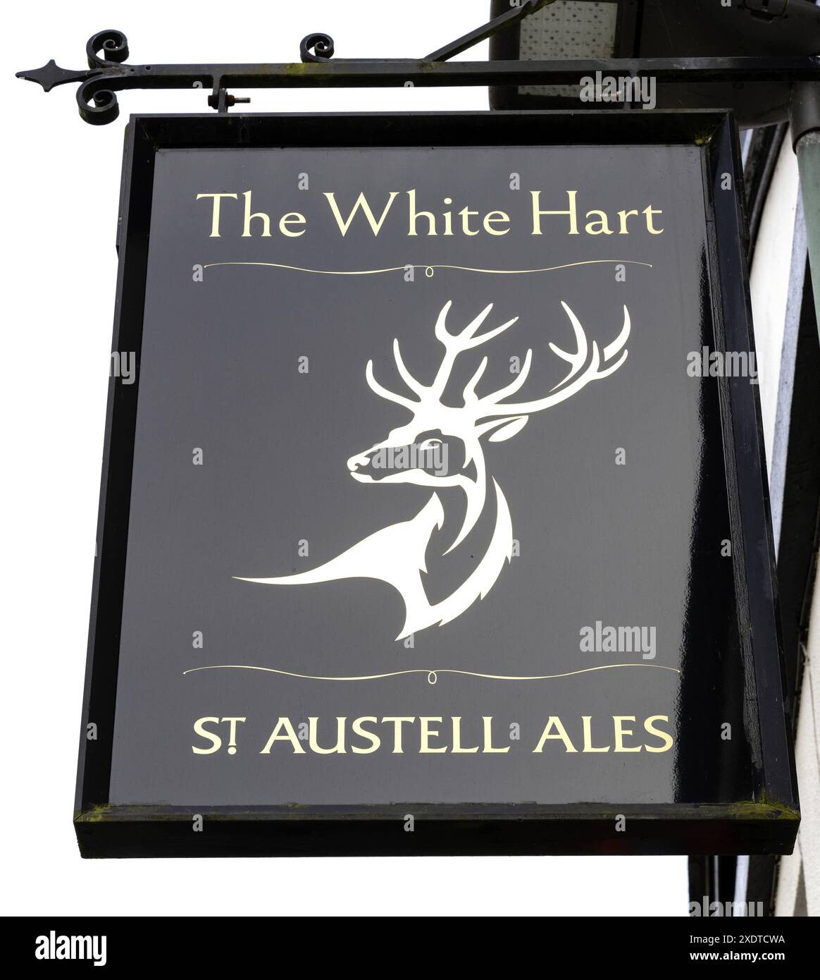 Traditional hanging pub sign at The White Hart Hotel, Church Street ...