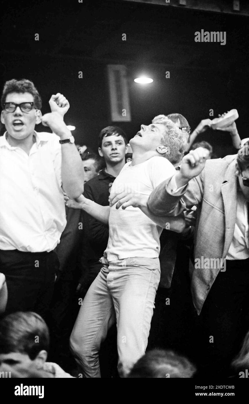 Dancing 1964 hi-res stock photography and images - Alamy