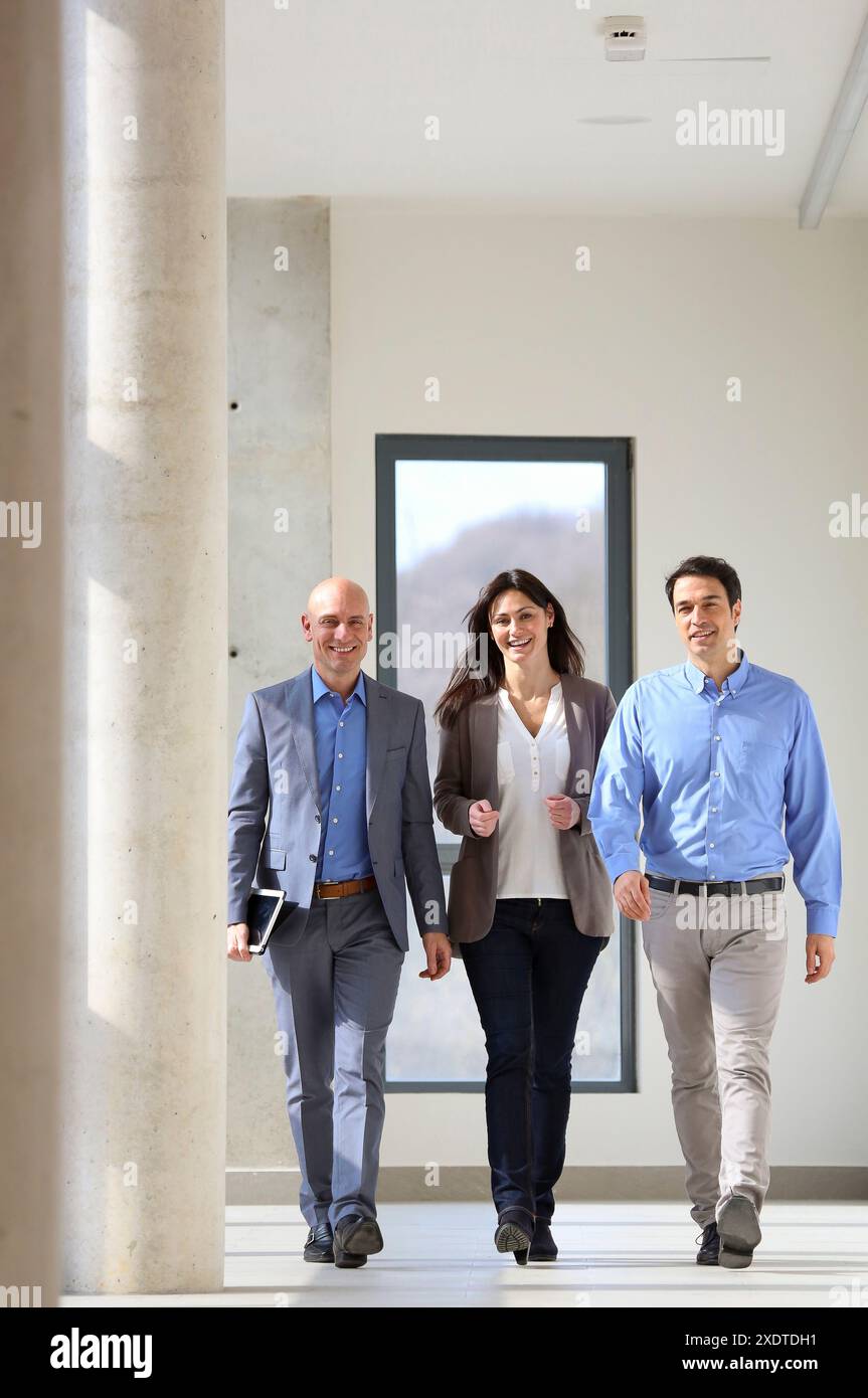 Walking male female professionals hi-res stock photography and images - Alamy