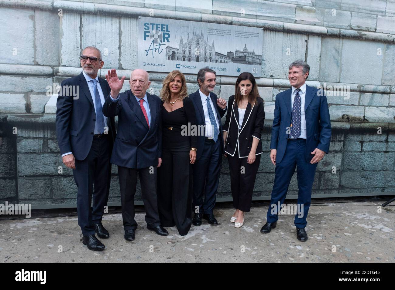 Milano, Italia. 24th June, 2024. P.za Duomo. Steel of Art. Acciaio che ...