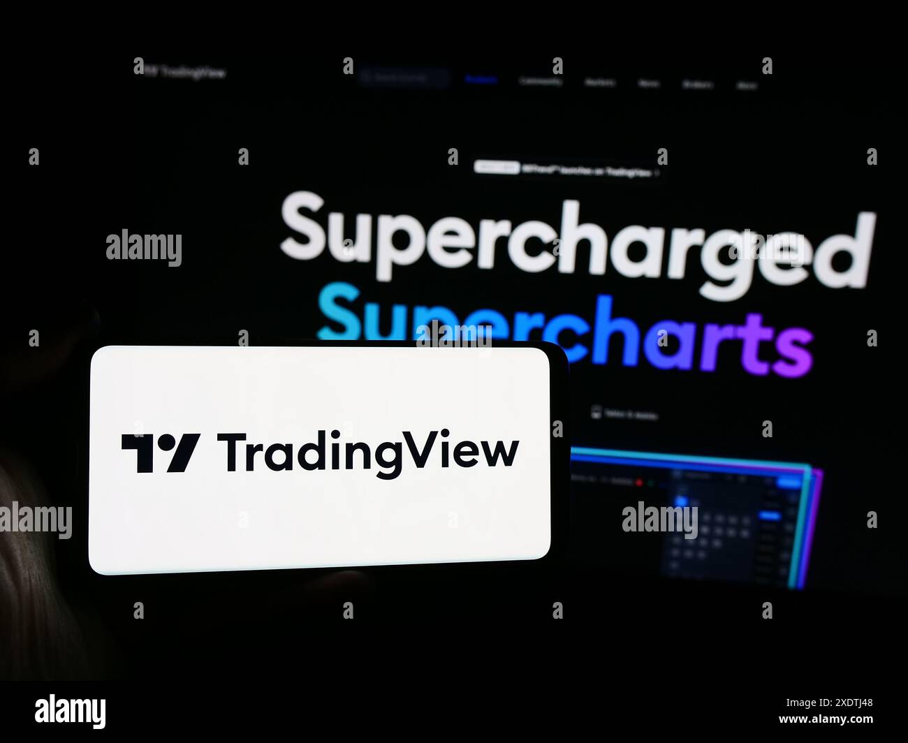 Tradingview logo hi-res stock photography and images - Alamy