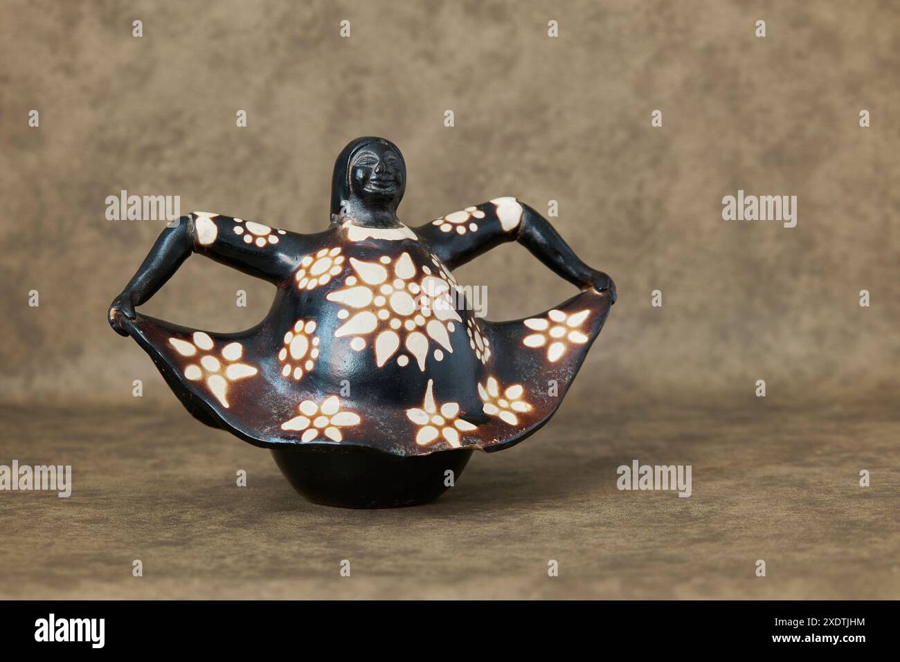 Peruvian ceramics from Chulucanas representing the dance of the ...