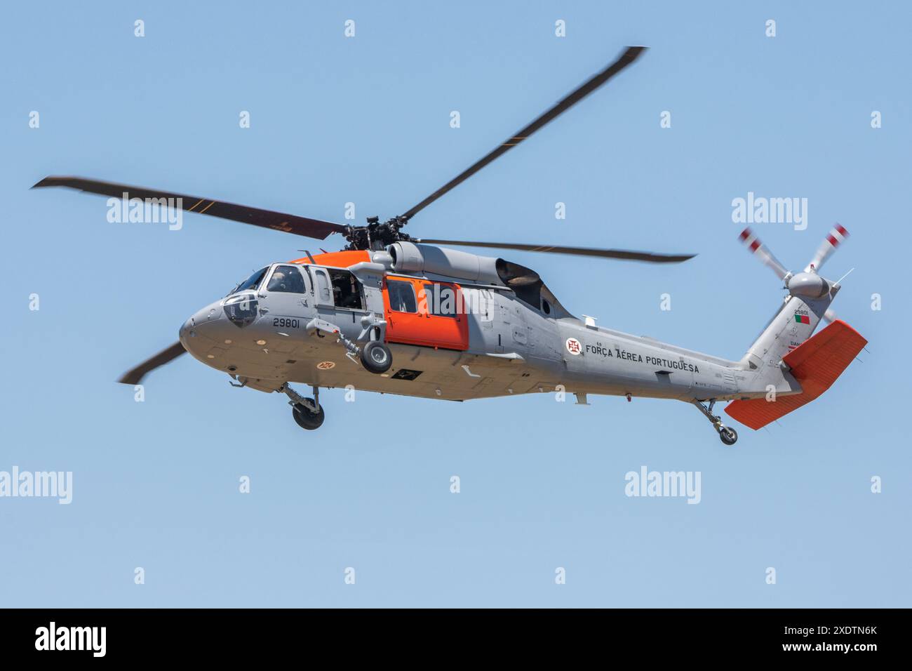 Sikorsky uh 60 helicopter hi-res stock photography and images - Alamy