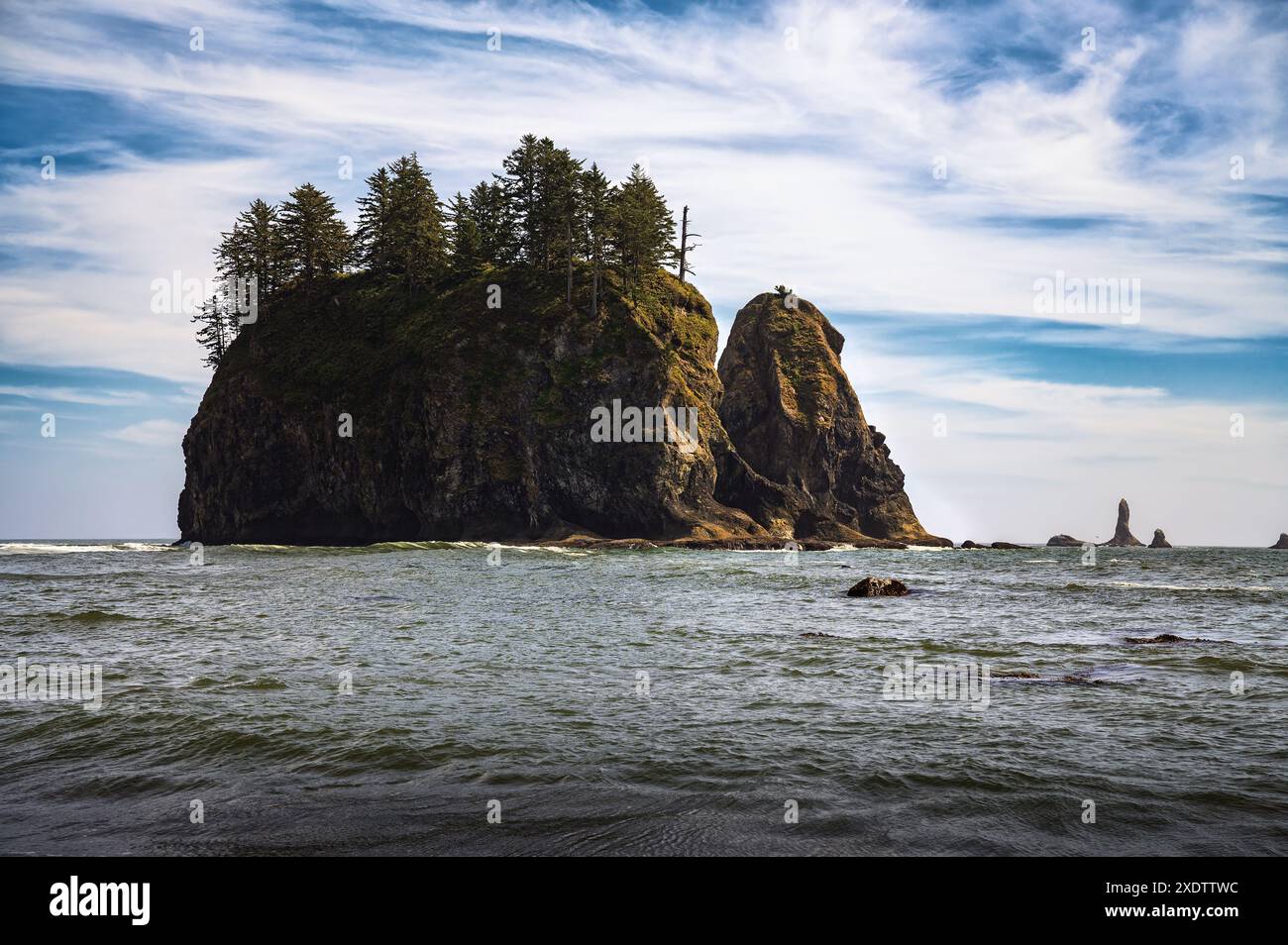 Sea stacks and rocky shoreline at La Push, Second Beach, Washington ...