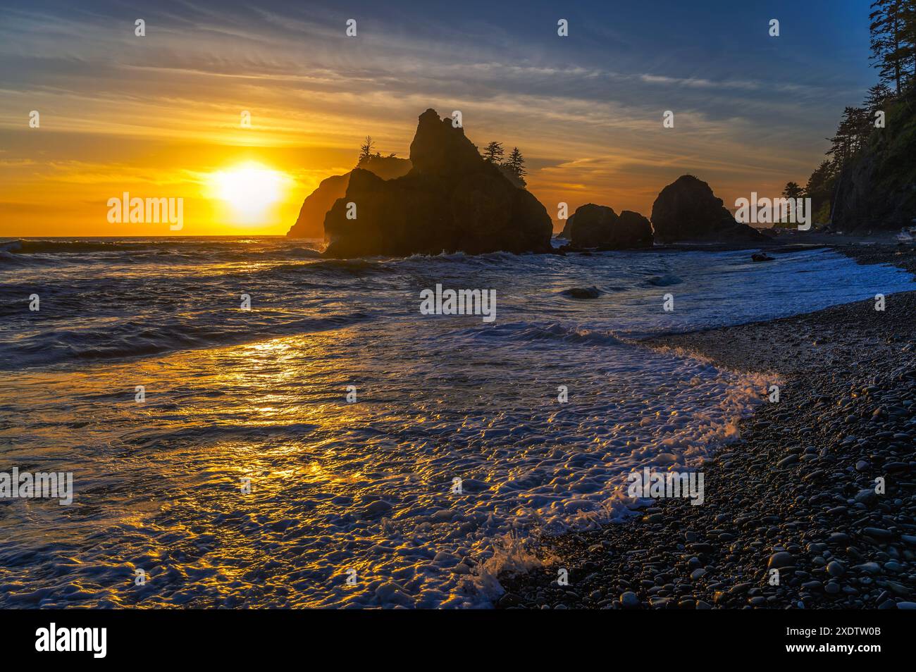 Colorful sunset at Ruby Beach in Olympic National Park, Washington ...