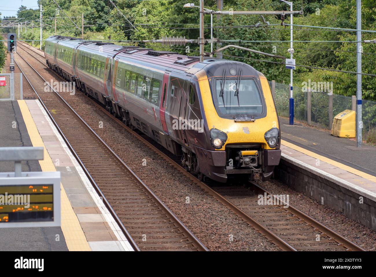 A class 220 CroosCountry Voyager train - 220016 - Plymouth to Edinburgh ...