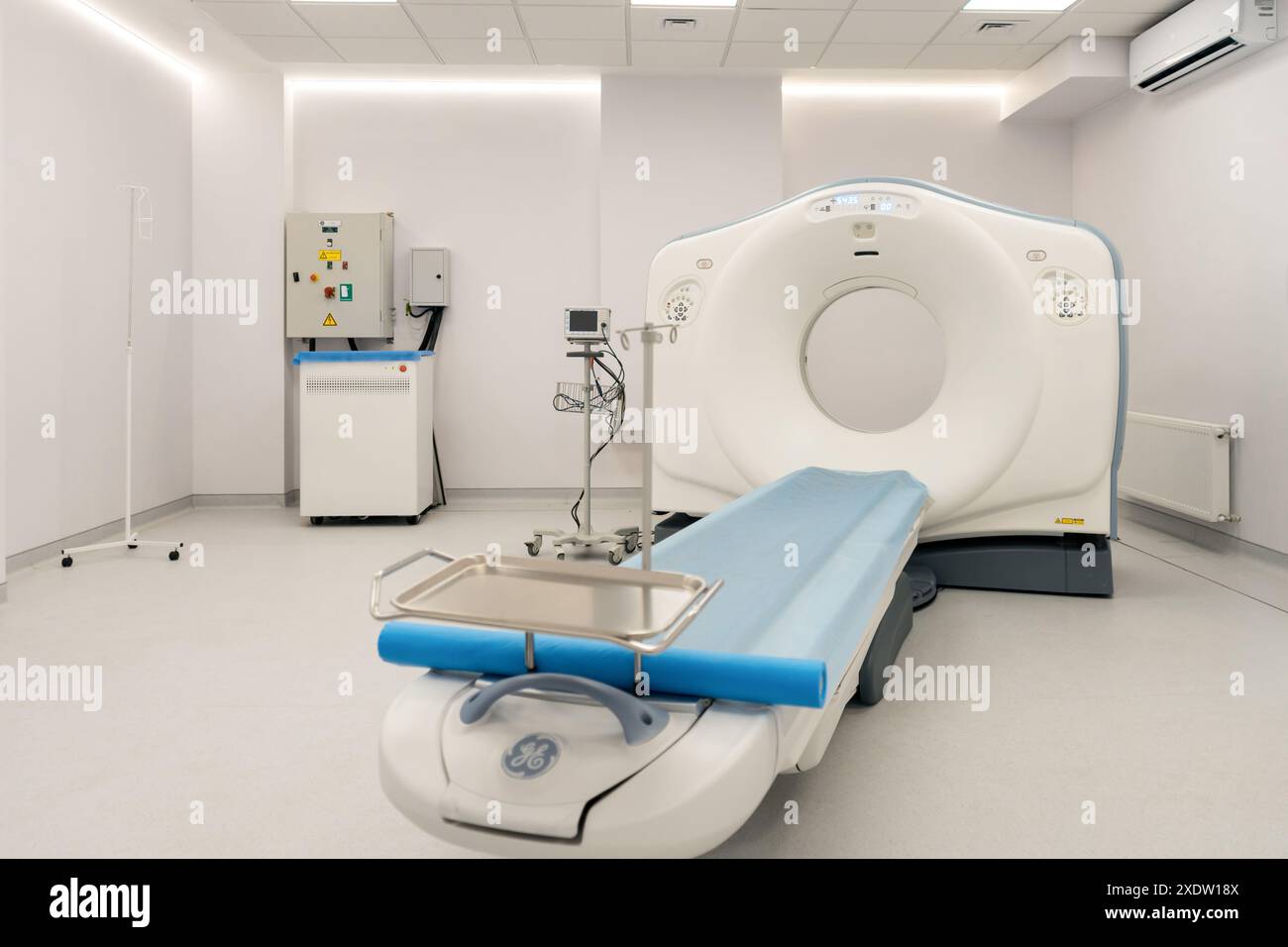 Mri machine interior hi-res stock photography and images - Alamy