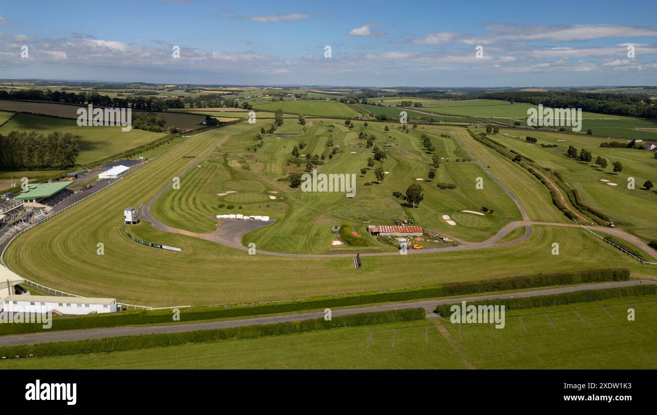 Britains friendliest racecourse hi-res stock photography and images - Alamy