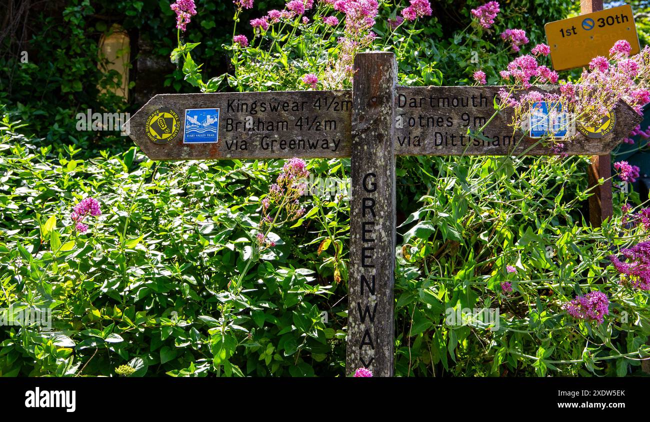 Rustic wayfinding hi-res stock photography and images - Alamy
