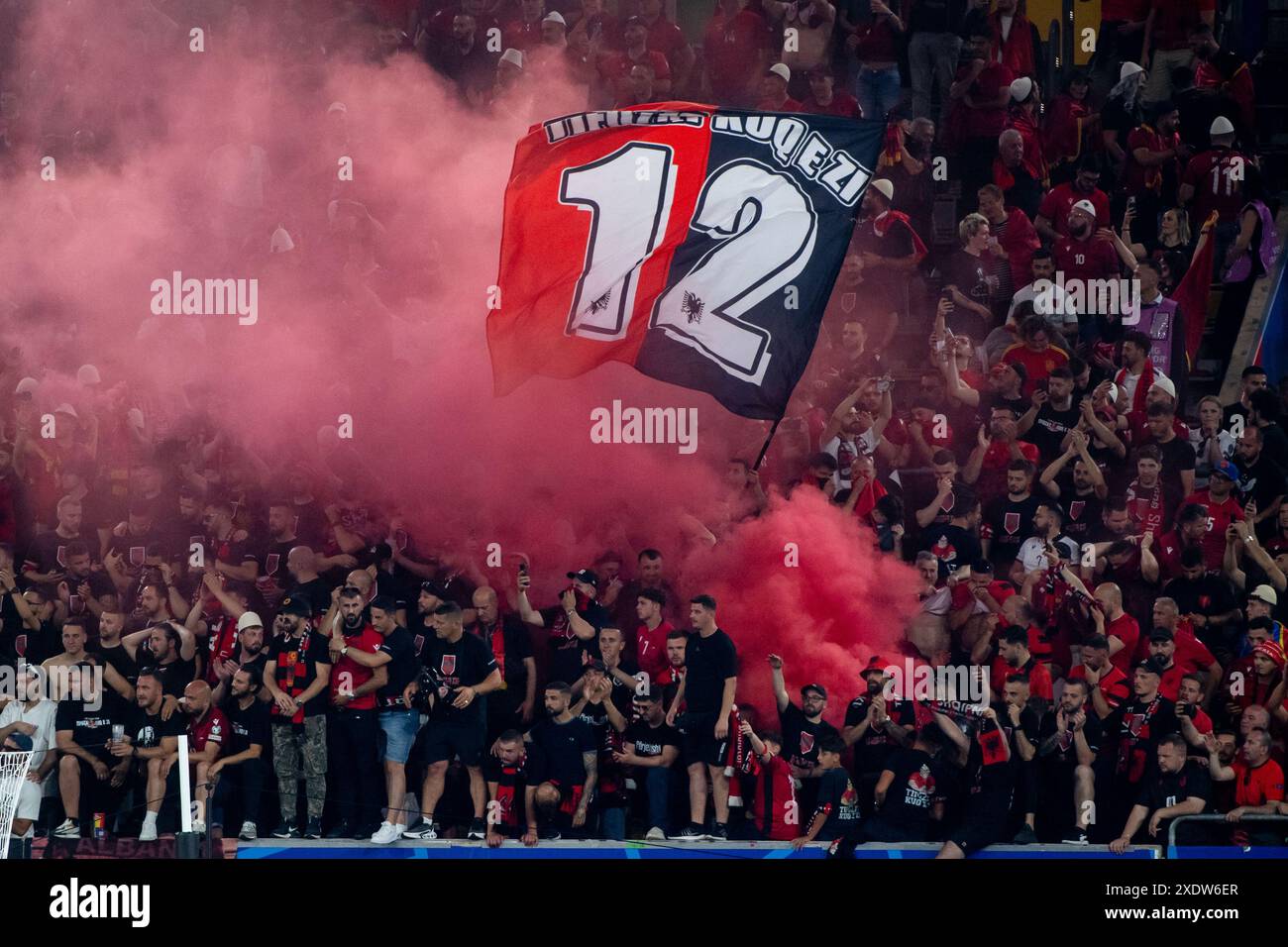 Fans von Albanien zuenden Pyrotechnik, Bengalis, GER, Albania (ALB) vs ...