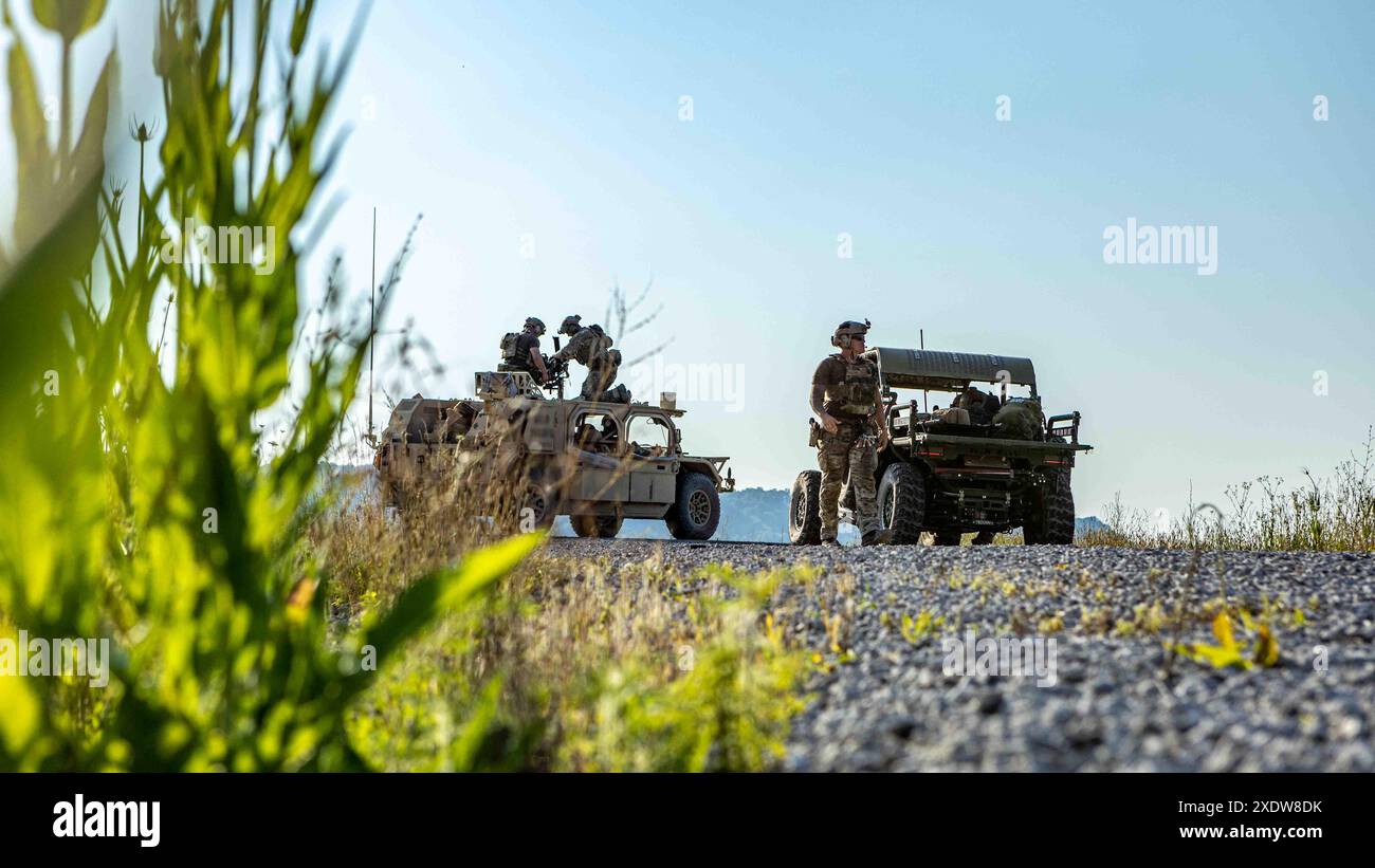 Members from 3rd Group Army Special Operations Command train with 2-138 ...