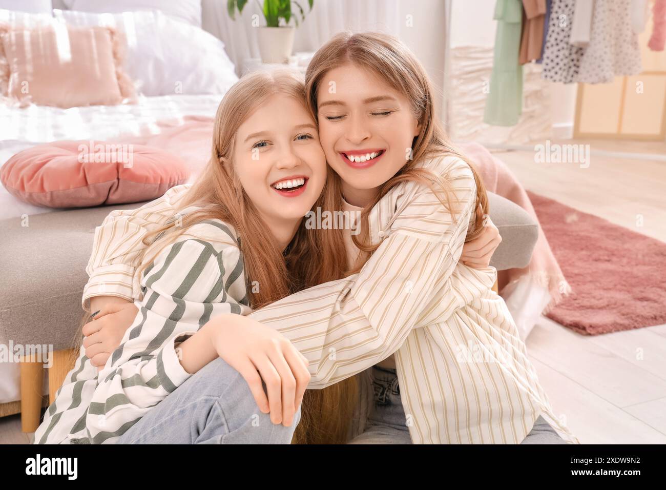 Twin sisters hugging hi-res stock photography and images - Alamy