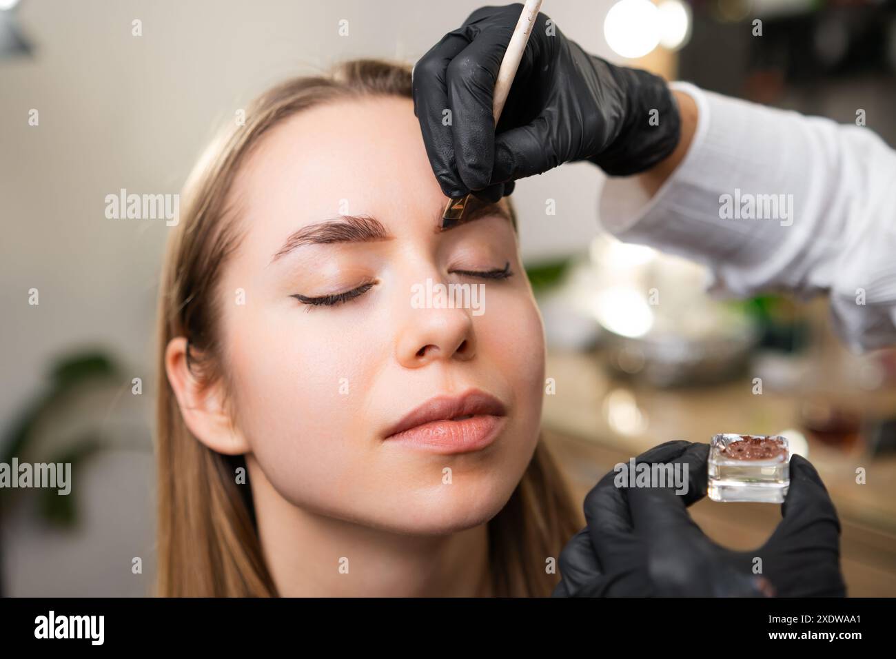 Brow specialist draws clear boundary around eyebrows. Beauty worker ...