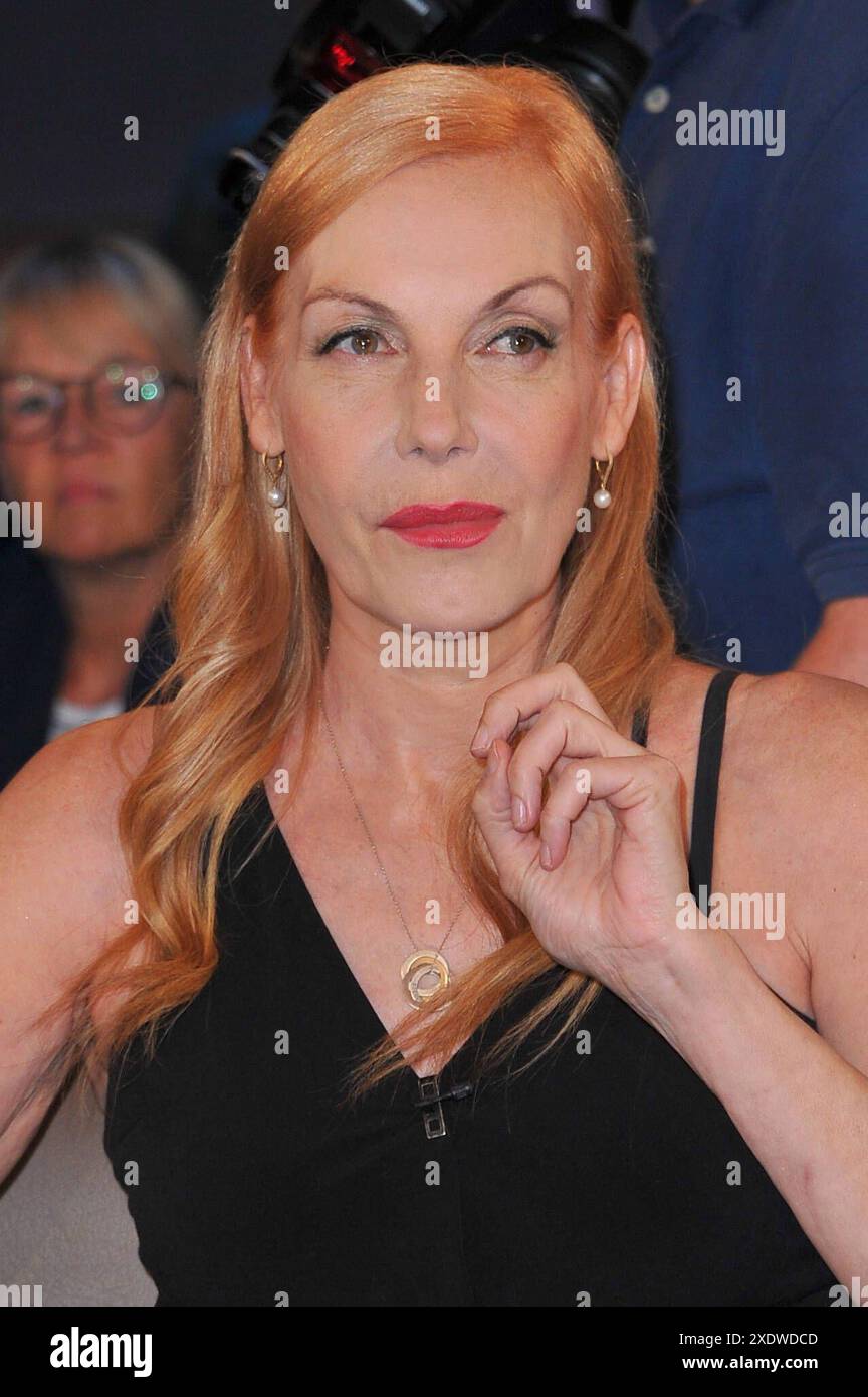 Ute Lemper. Aufzeichnung der TV-Sendung NDR Talk Show in den NDR ...