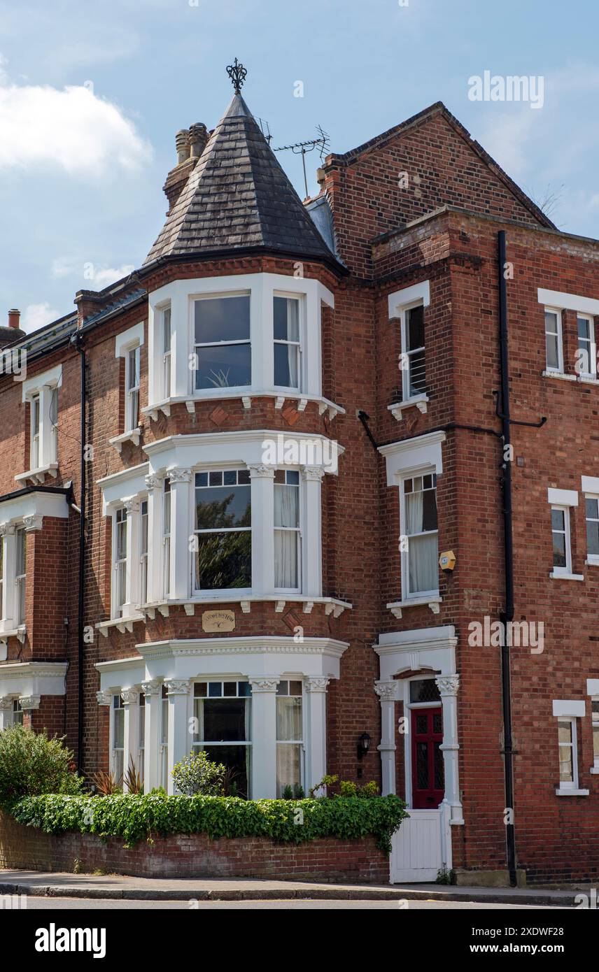 Victorian bay windows hi-res stock photography and images - Alamy