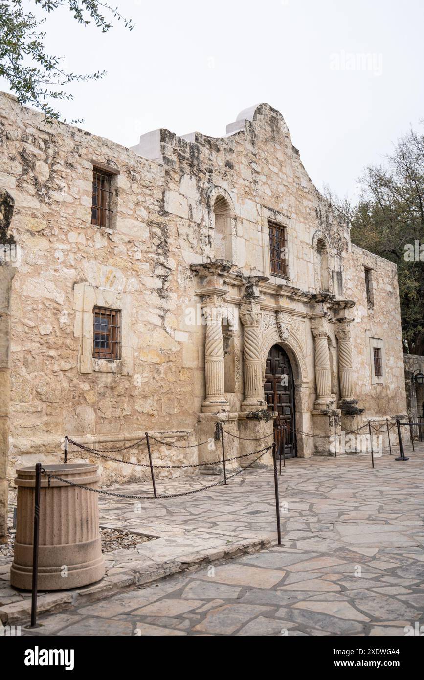Exterior view of historic Alamo in San Antonio Texas Stock Photo - Alamy
