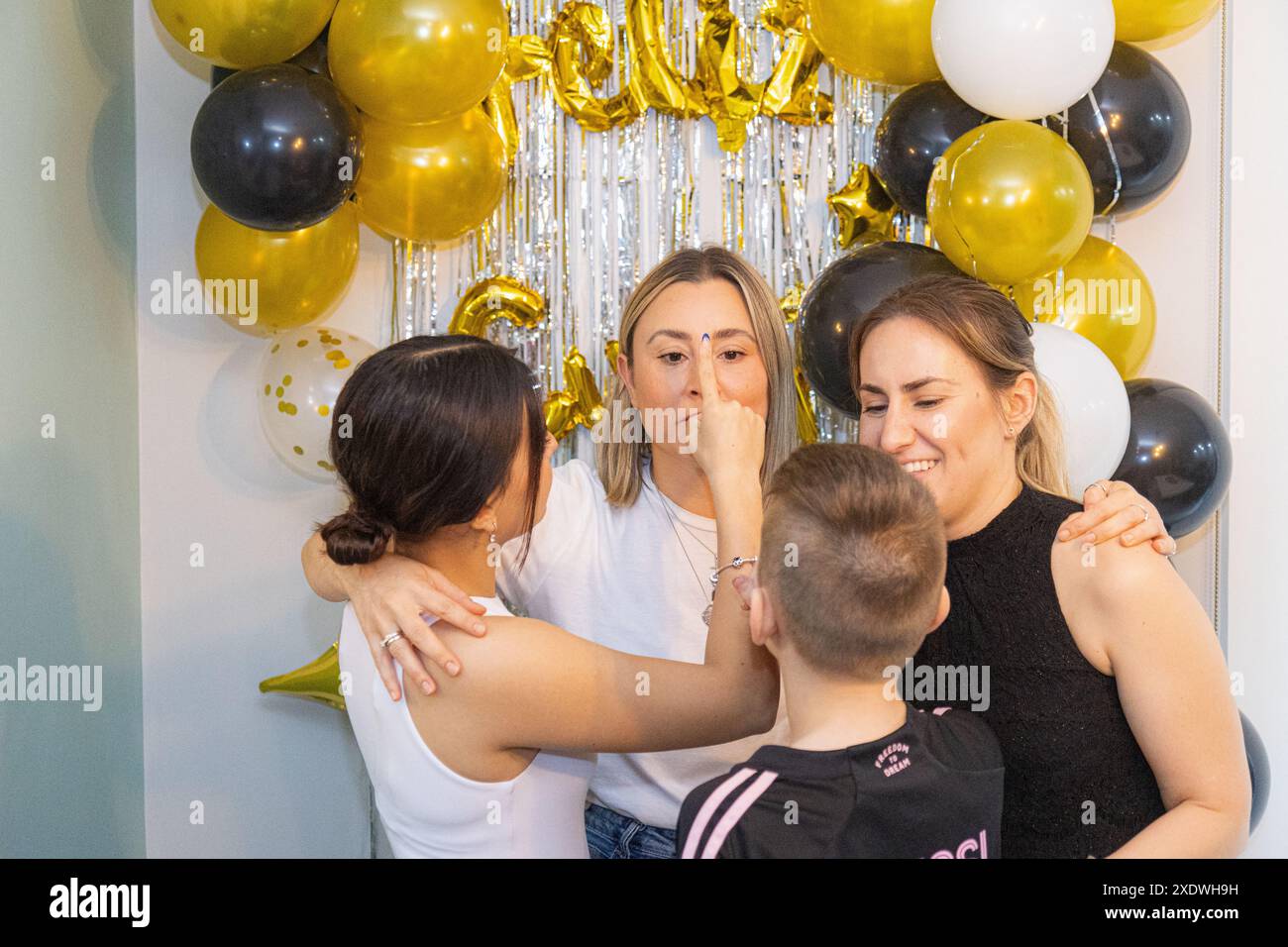 Family reaction hi-res stock photography and images - Alamy