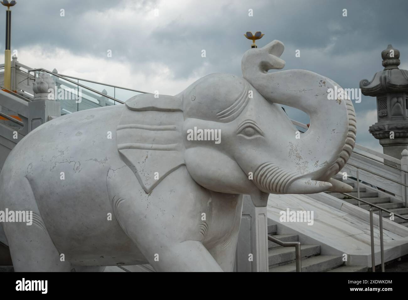 Large Elephant Statue Stock Photo - Alamy