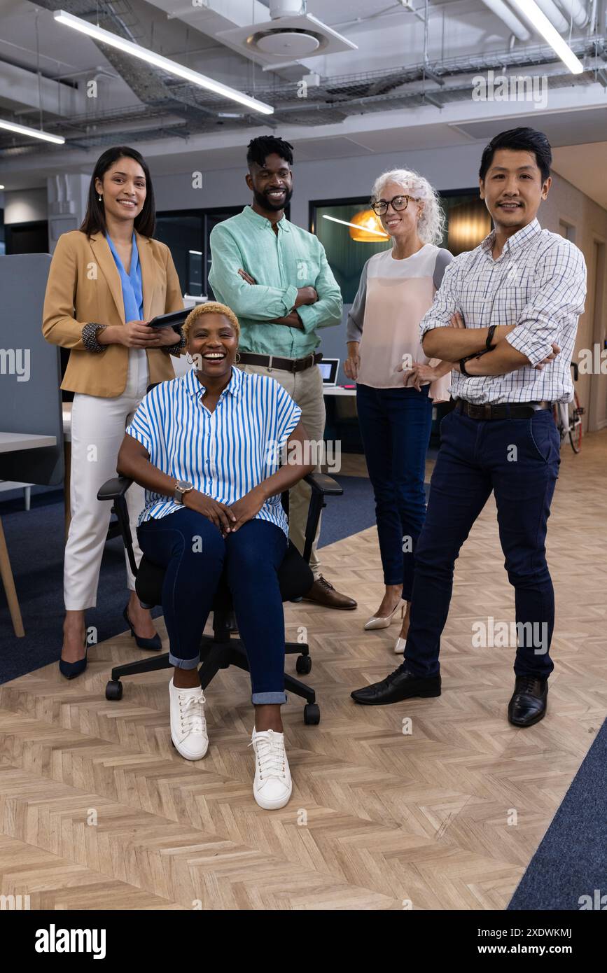 Formal office setting team hi-res stock photography and images - Alamy