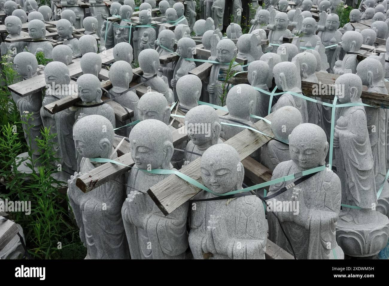 Moving statues hi-res stock photography and images - Alamy
