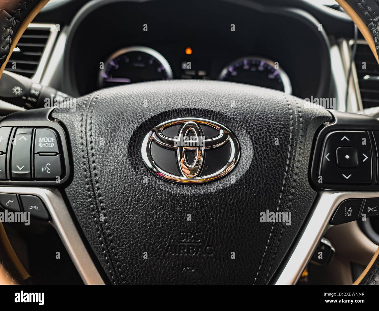 Toyota Highlander SUV steering wheel with maintenance required Stock ...