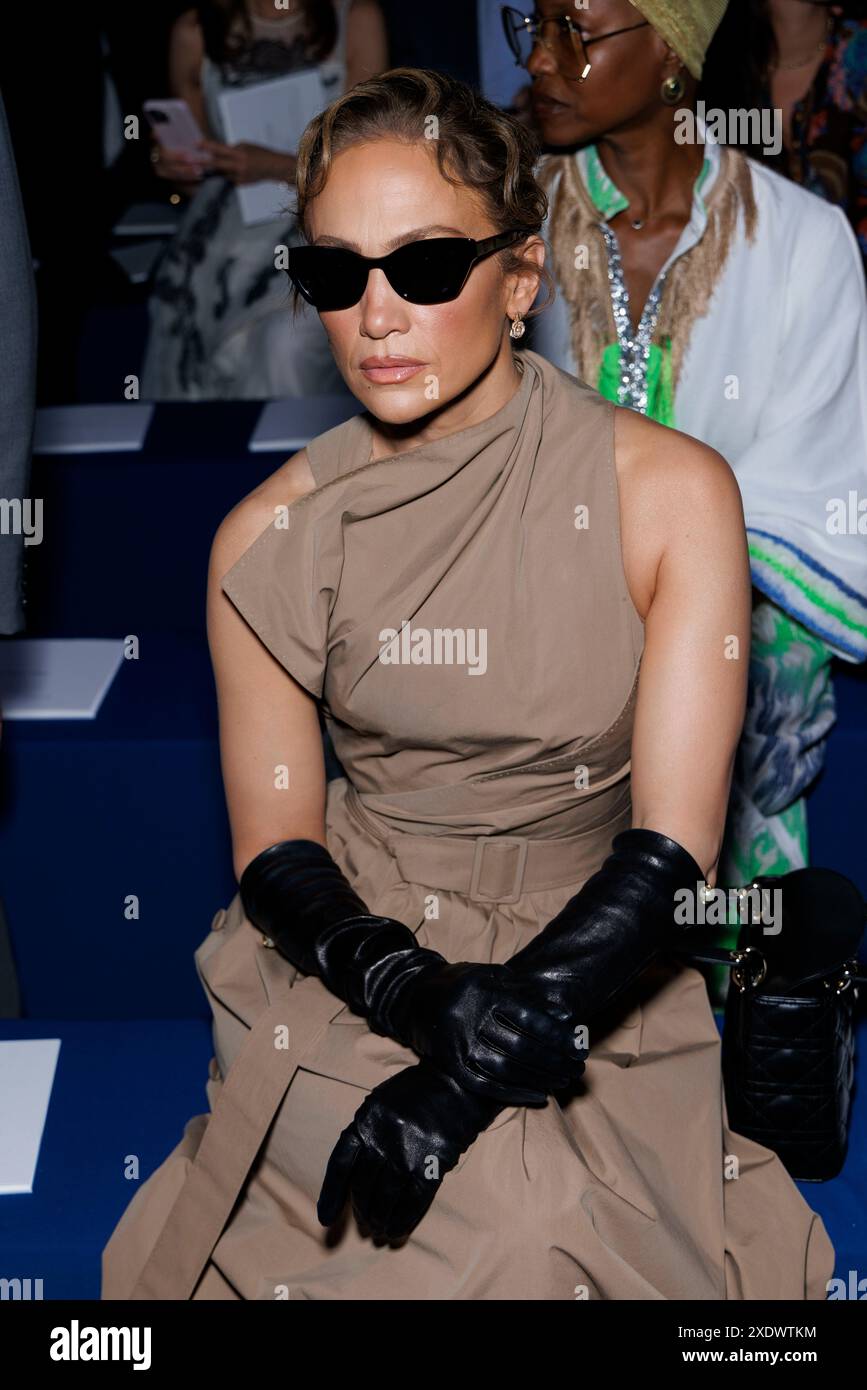 Jennifer lopez 2024 paris hi-res stock photography and images - Alamy