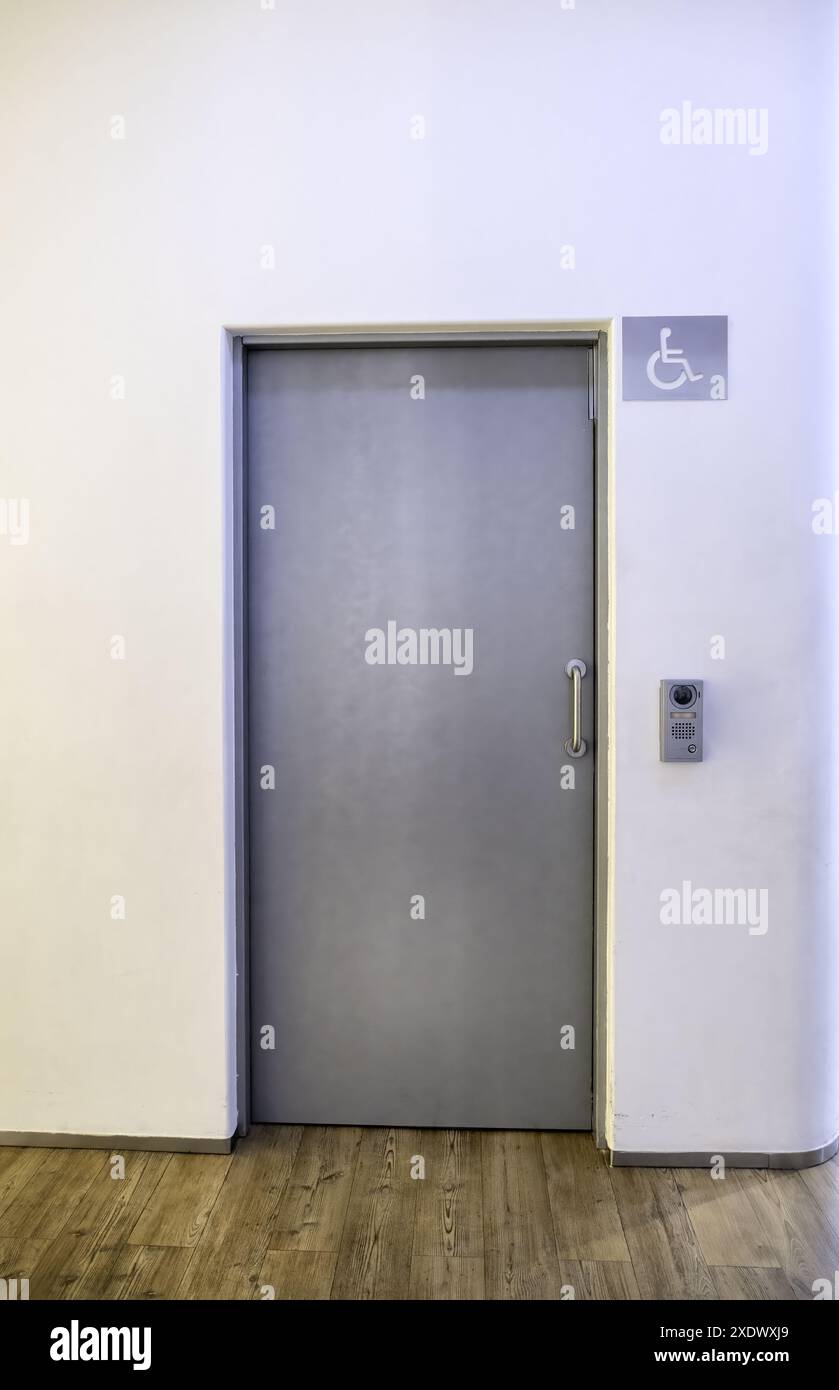 Wheelchair access door button hi-res stock photography and images - Alamy