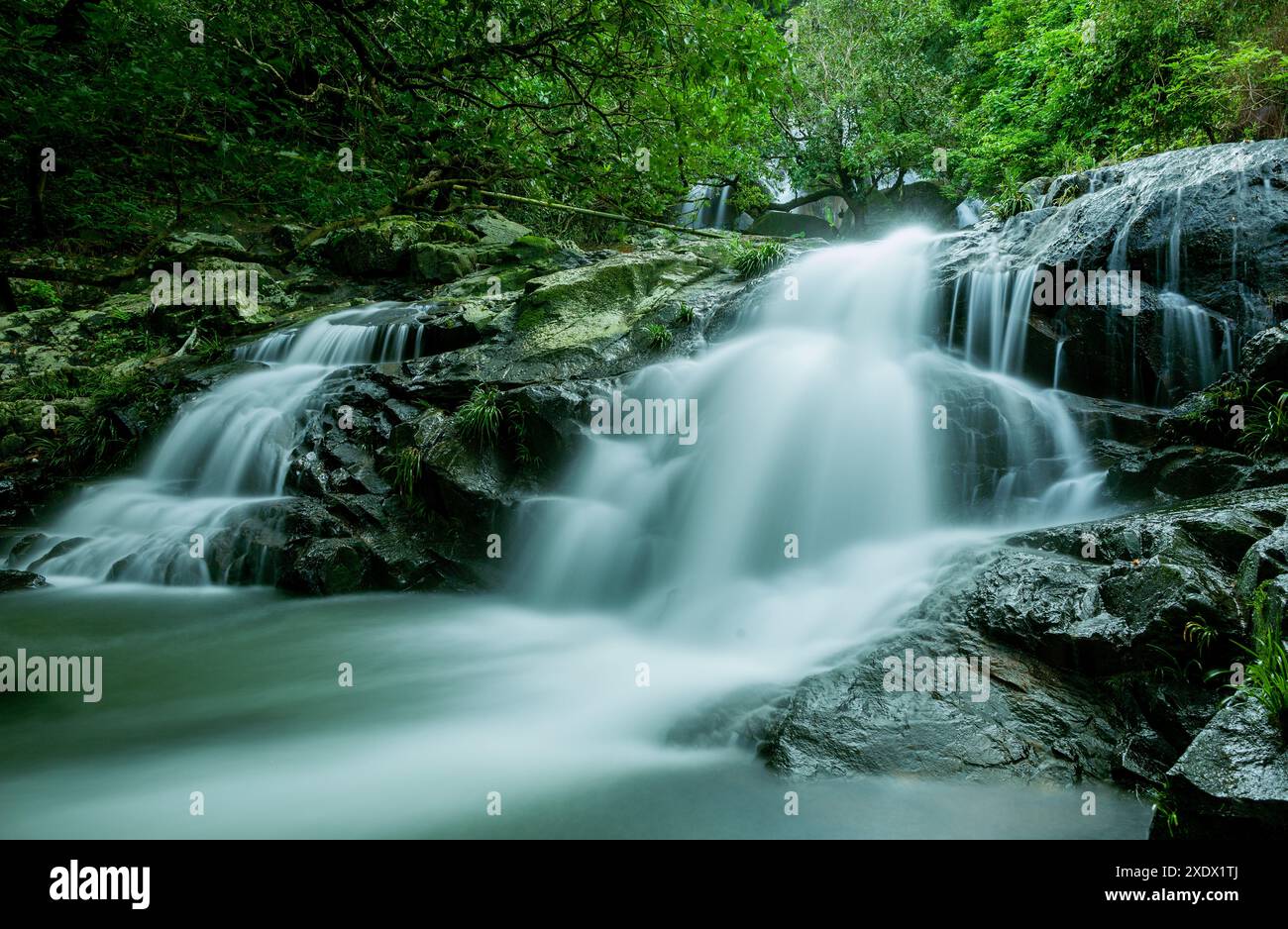 01 waterfall hi-res stock photography and images - Alamy