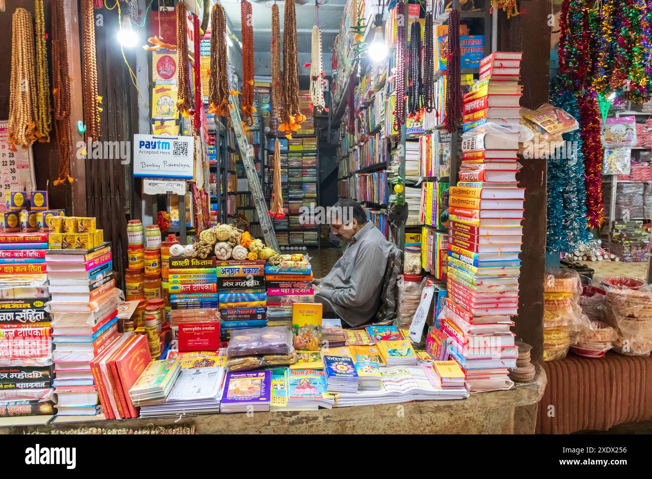 Varanasi citizen hi-res stock photography and images - Alamy
