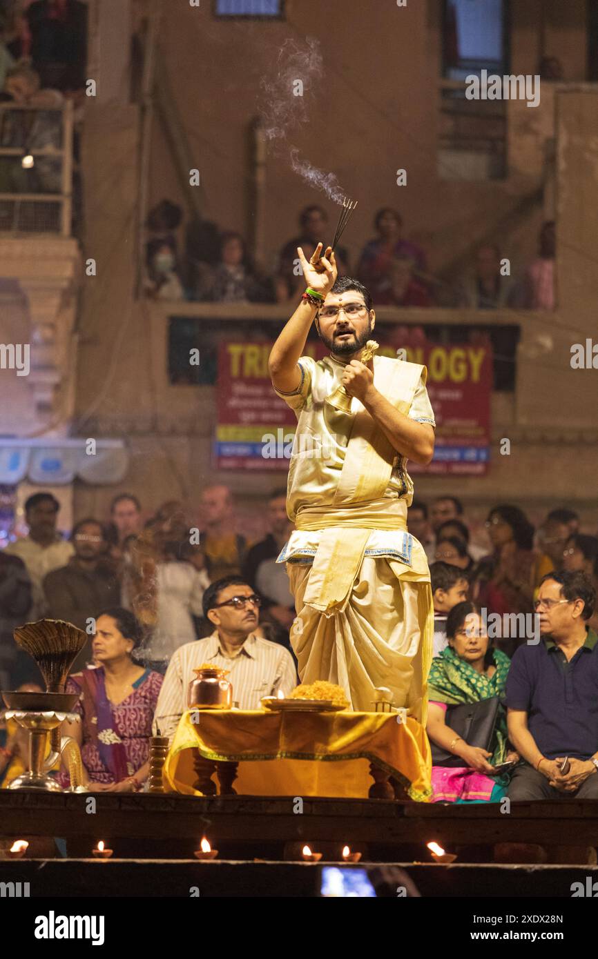 Arti hindu hi-res stock photography and images - Alamy