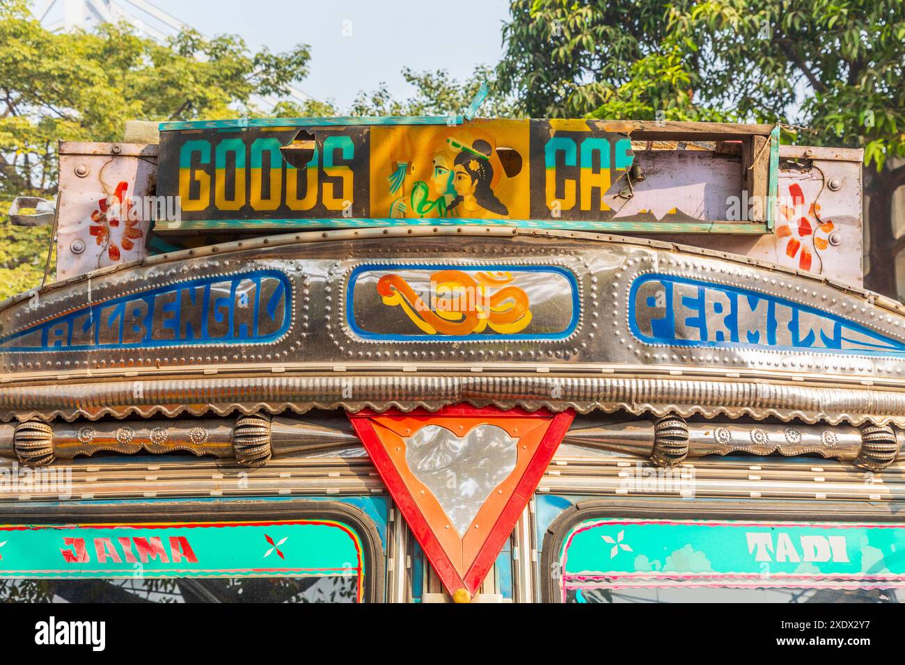 Bus india decorated hi-res stock photography and images - Alamy