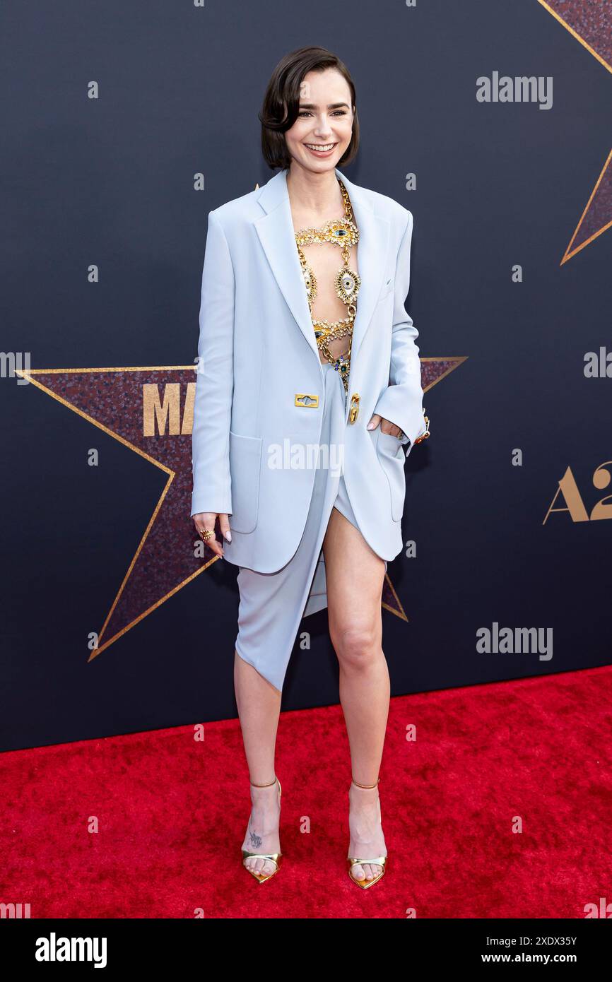 Maxxxine lily collins hi-res stock photography and images - Alamy
