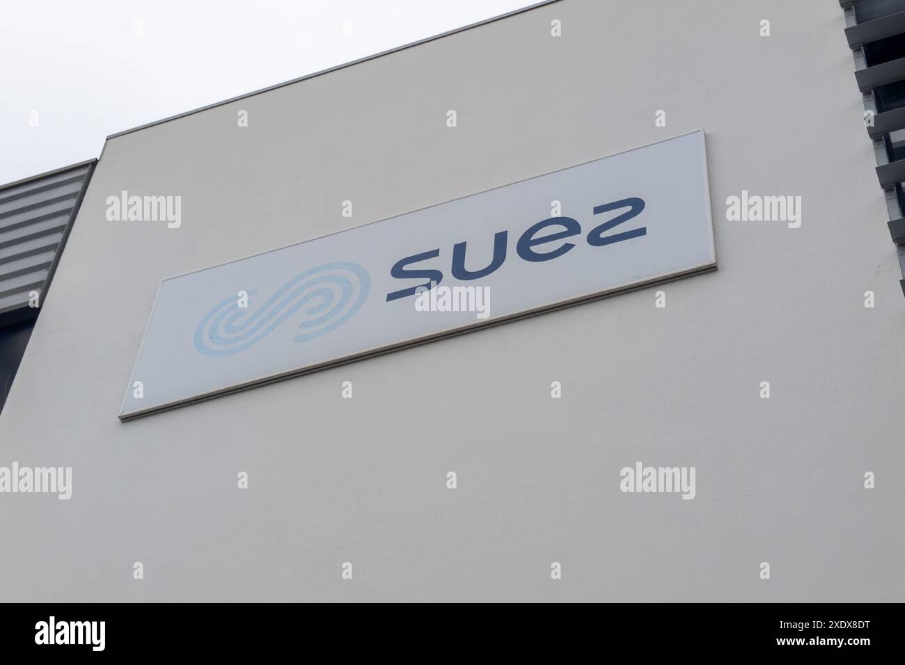 Bordeaux , France - 06 21 2024 : Suez logo brand and text sign French ...