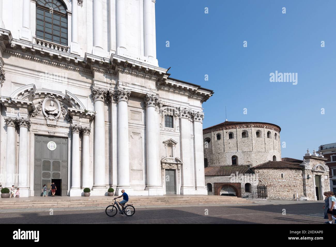 Brescia romanesque rotunda hi-res stock photography and images - Alamy