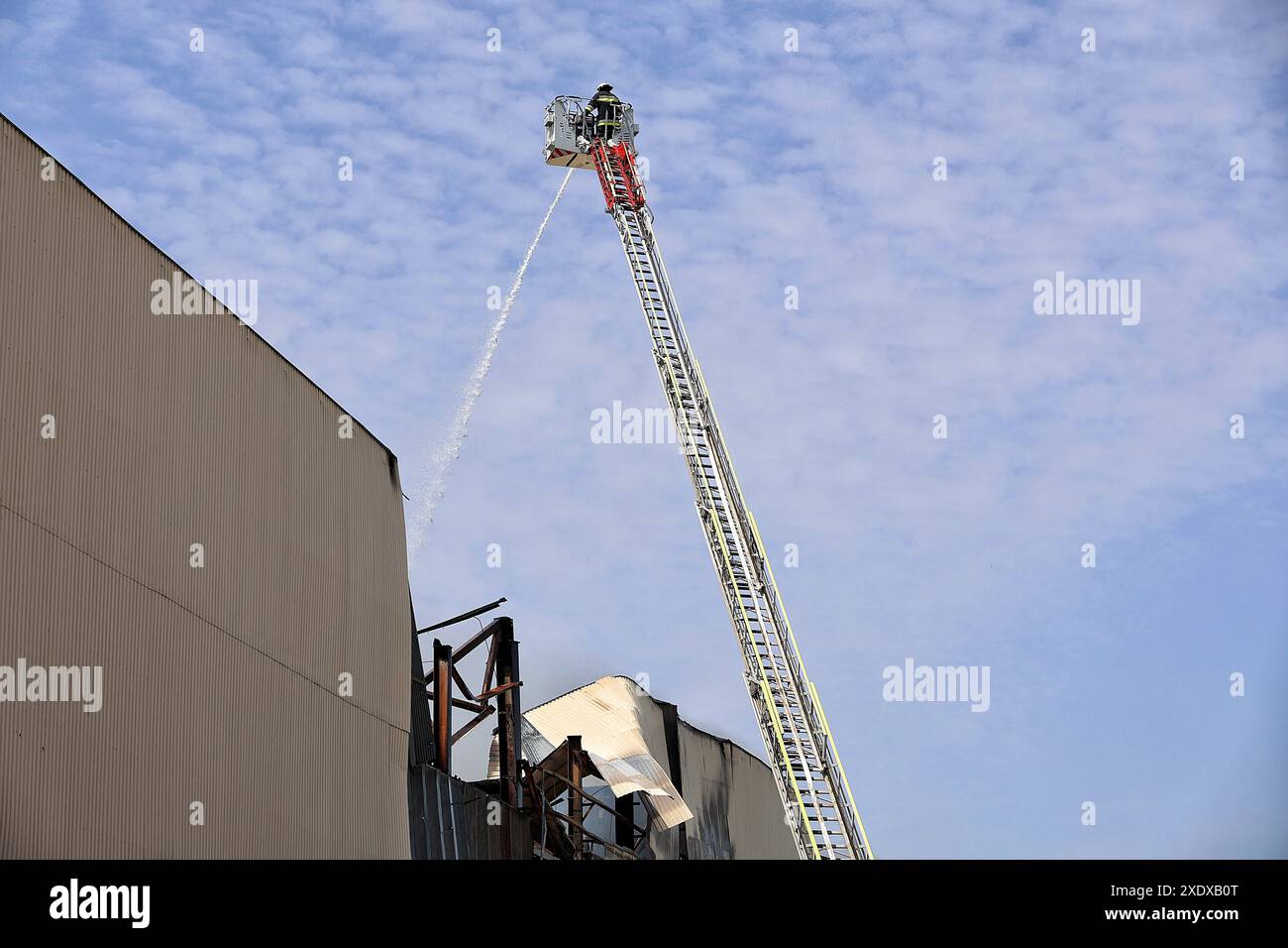 Aerial ladder firefighter hi-res stock photography and images - Alamy