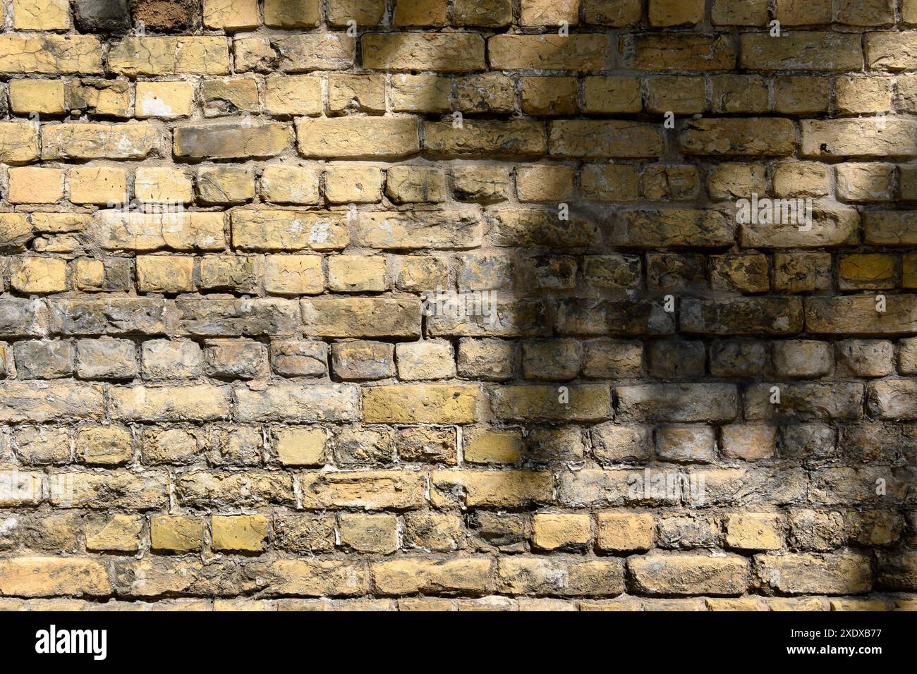 Background of yellow brick texture. Brick wall pattern 2 Stock Photo ...