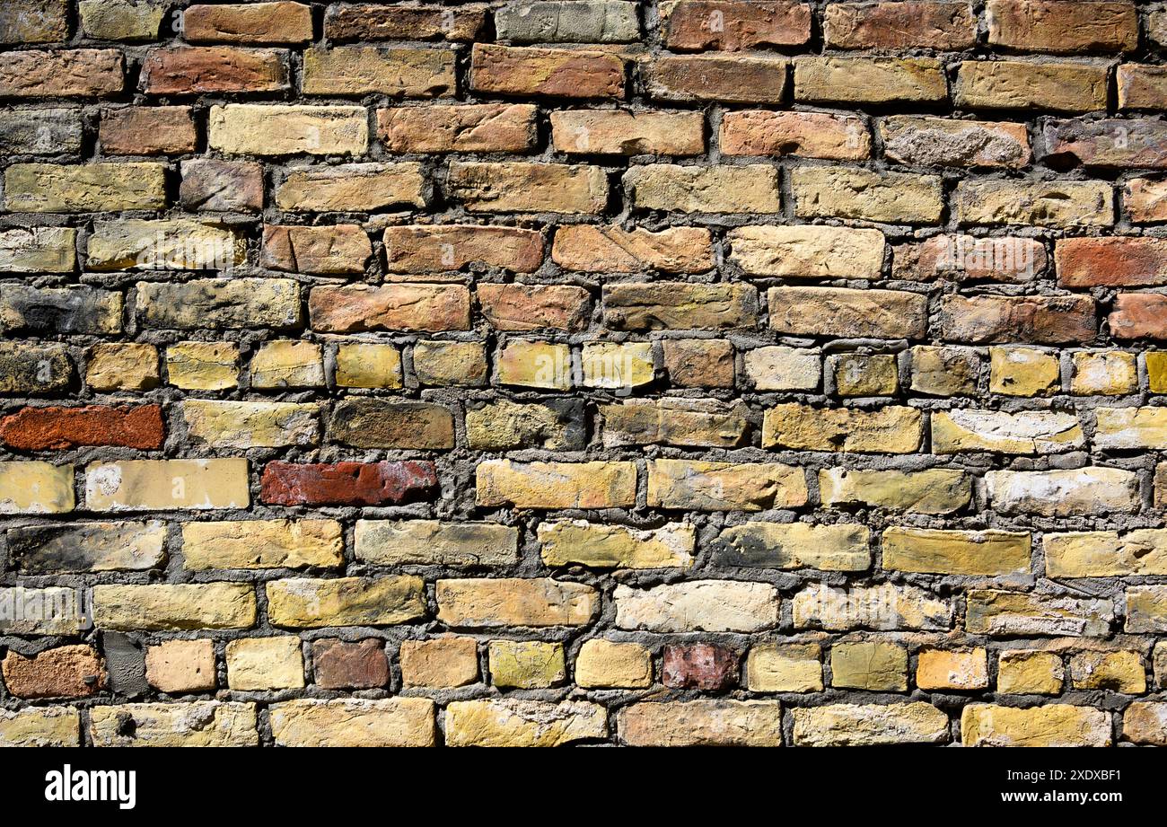 Background of yellow brick texture. Brick wall pattern Stock Photo - Alamy