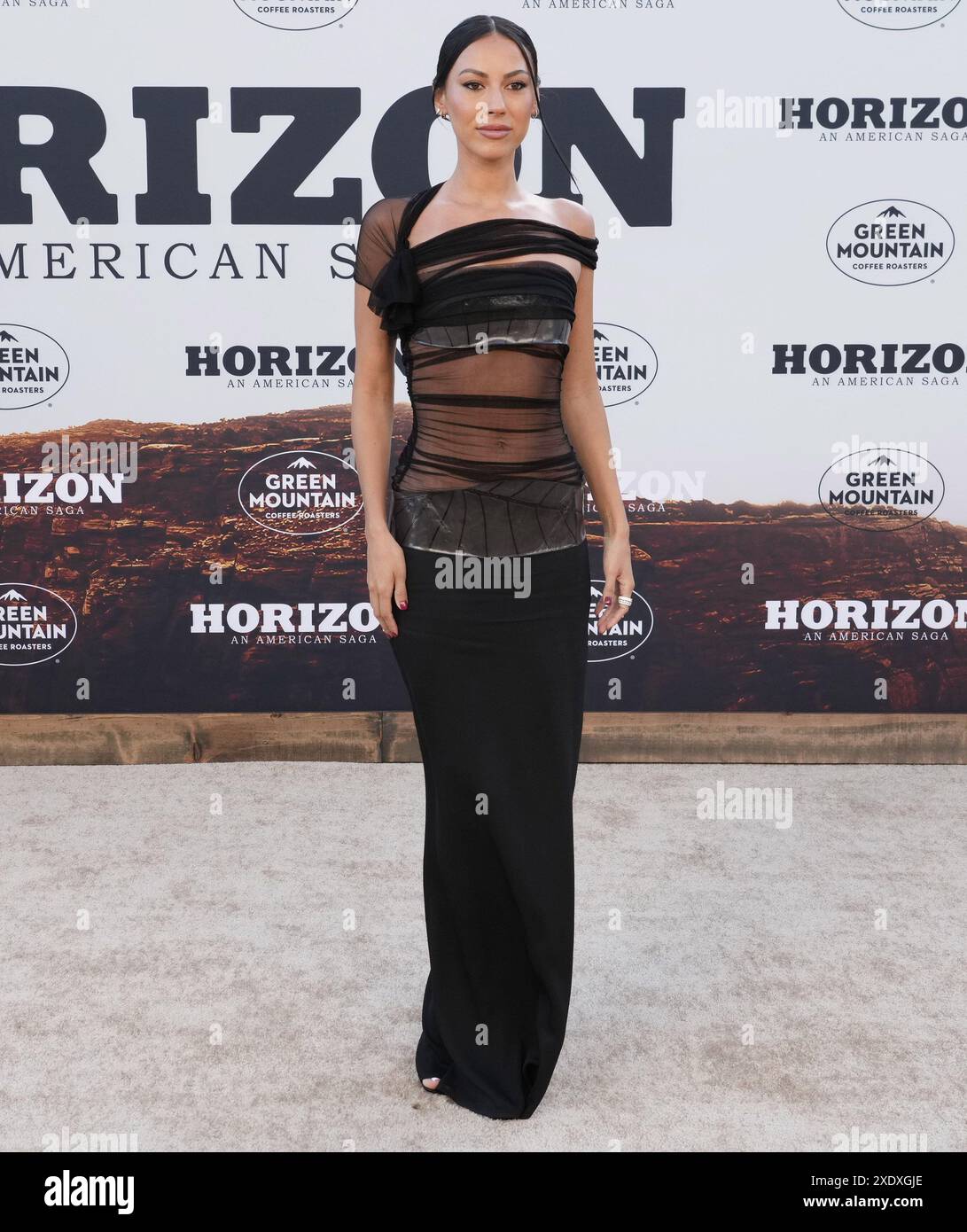 Wasé Chief arrives at the HORIZON: AN AMERICAN SAGA CHAPTER 1 Los ...