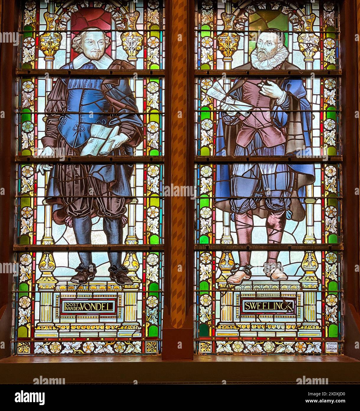 Lead glass windows hi-res stock photography and images - Alamy