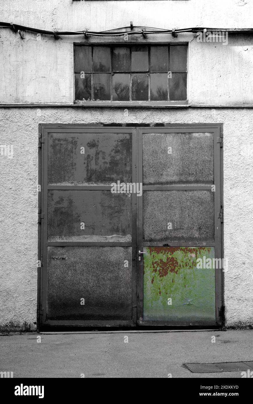 Factory gate hi-res stock photography and images - Alamy