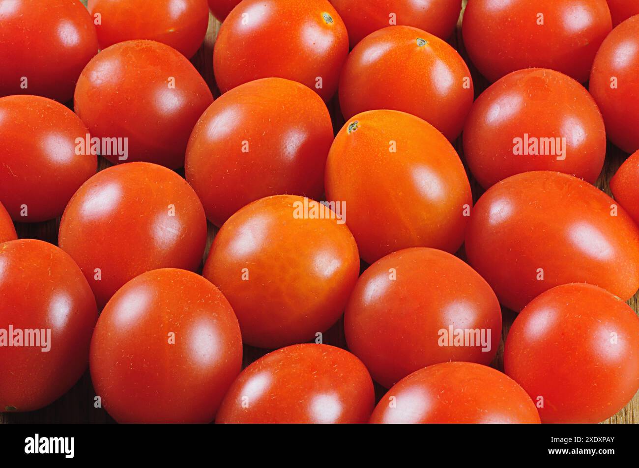 Kirschtomate essen hi-res stock photography and images - Alamy