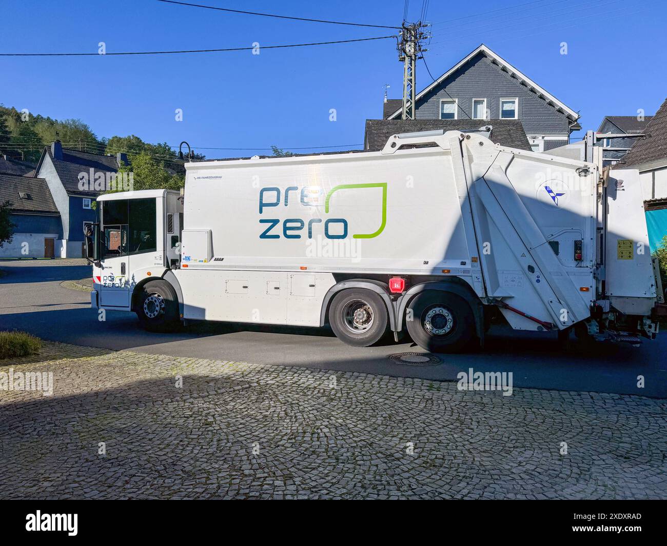 Ein Muellwagen Müllwagen von Pre Zero Muell Müll, Muellabfuhr ...