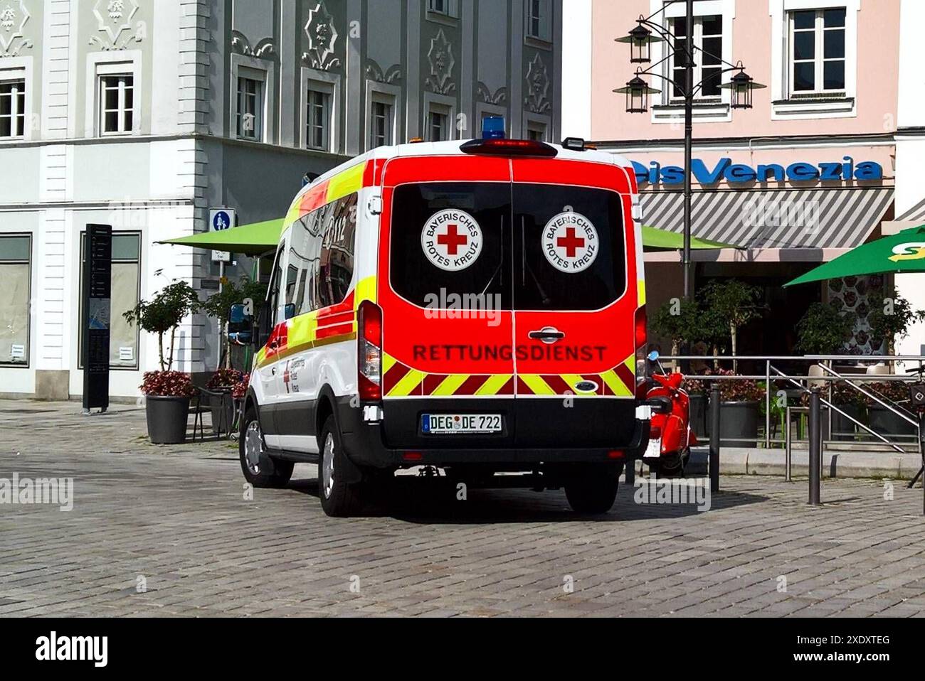 Notarzt wagen hi-res stock photography and images - Alamy