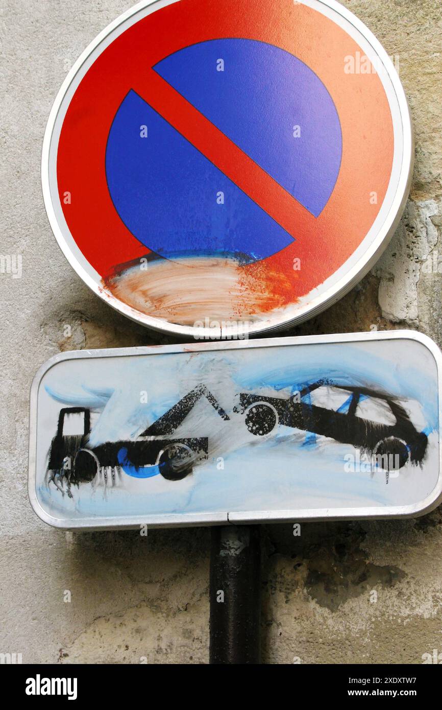 Damaged traffic sign hi-res stock photography and images - Alamy