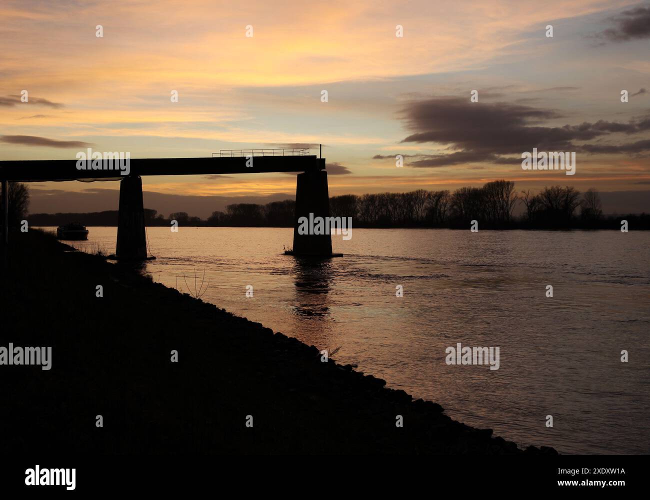 Distroyed Bridge Rhein Gernsheim Stock Photo - Alamy