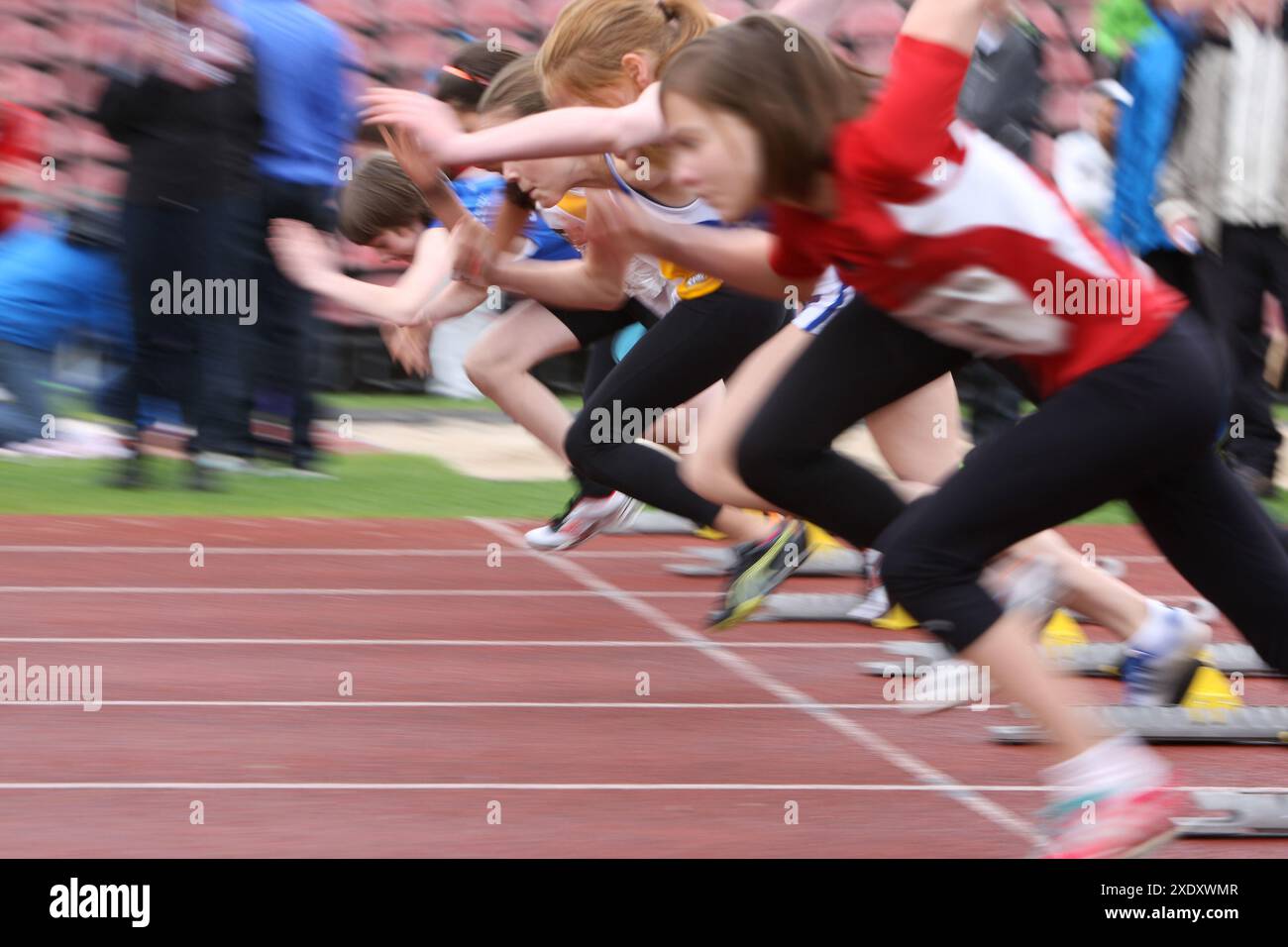 Running start hi-res stock photography and images - Alamy