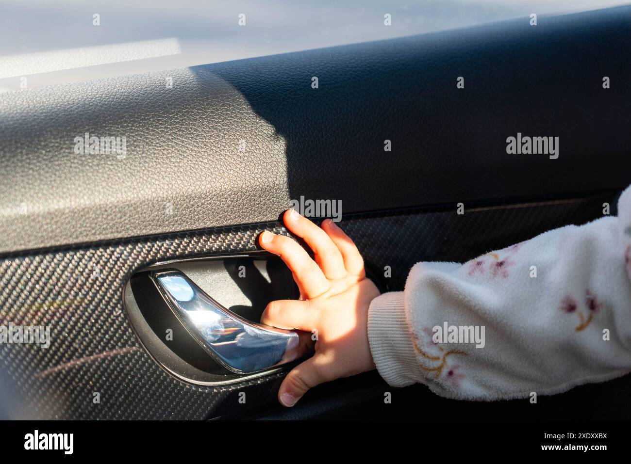 Pulling the door handle hi-res stock photography and images - Alamy