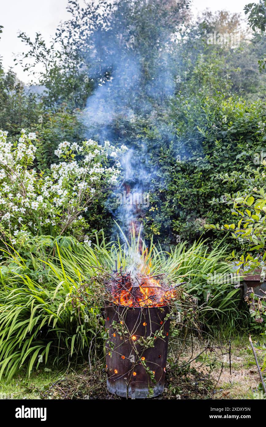 Smoking brazier hi-res stock photography and images - Alamy